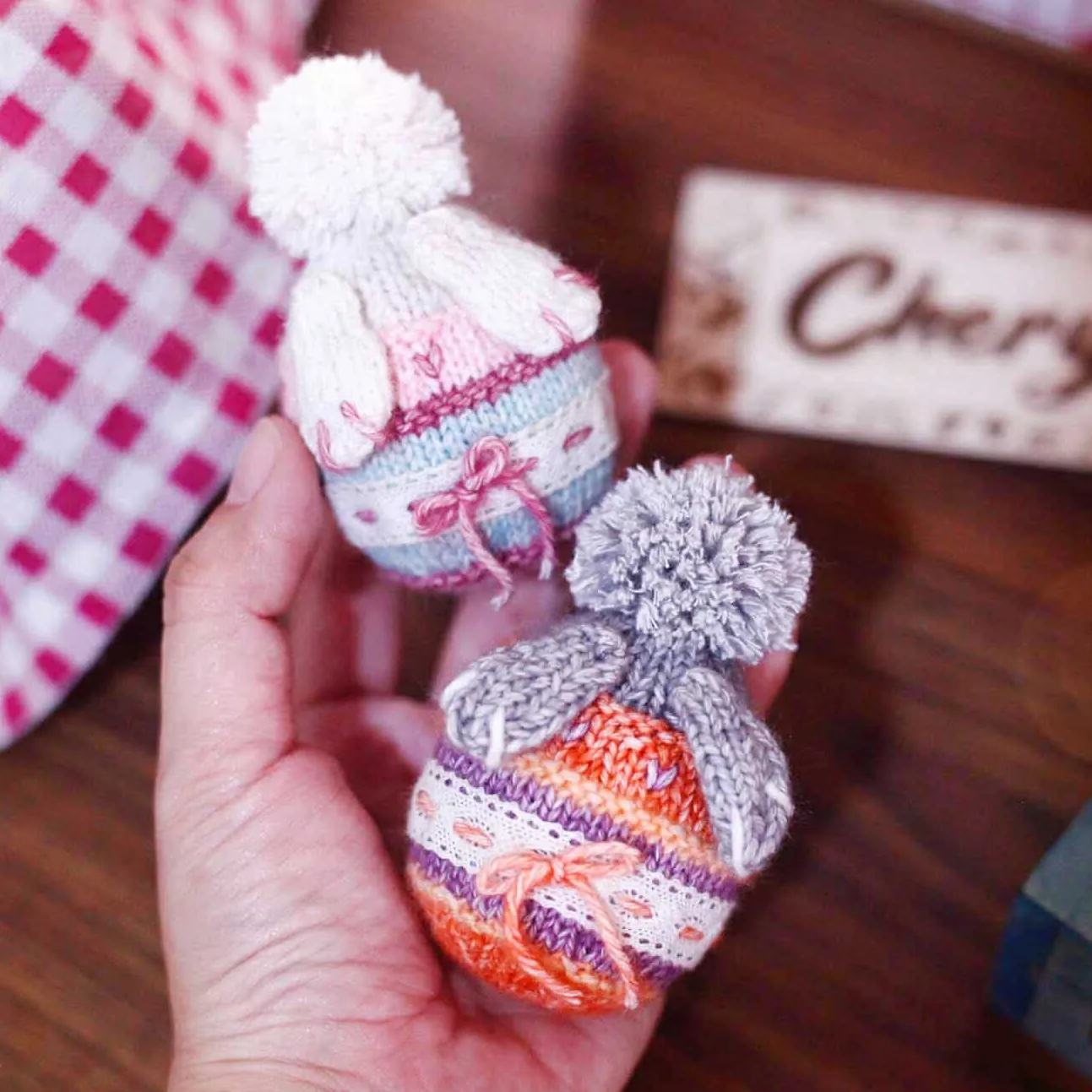 Free Knitting Pattern | Easter bunny egg