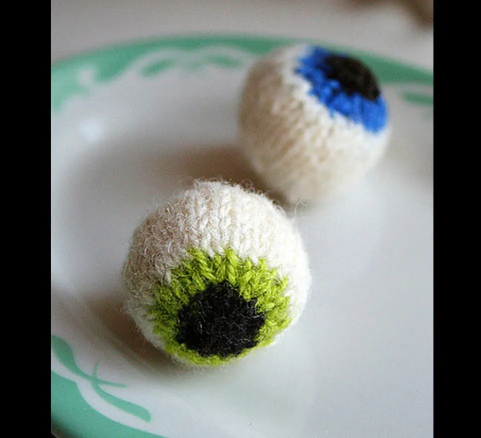 Free Knitting Pattern | Gruesome Knitted Eyeballs