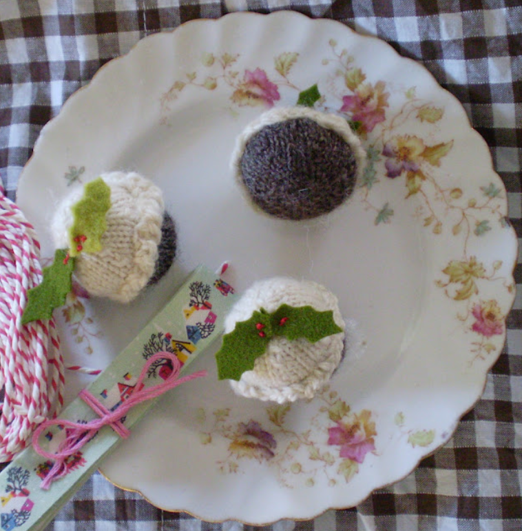 Free Knitting Pattern | Mini Christmas pudding