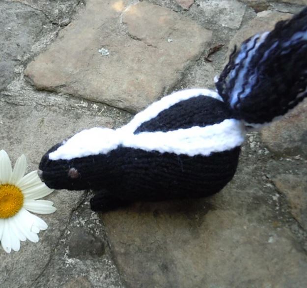 Free Knitting Pattern | Skunk Baby