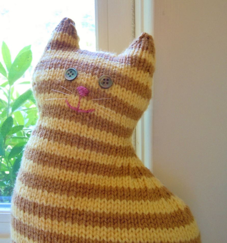 Free Knitting Pattern | The Window Cat