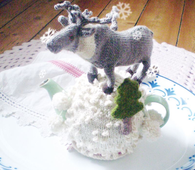 Free Knitting Pattern | Winter Wonderland tea cozy
